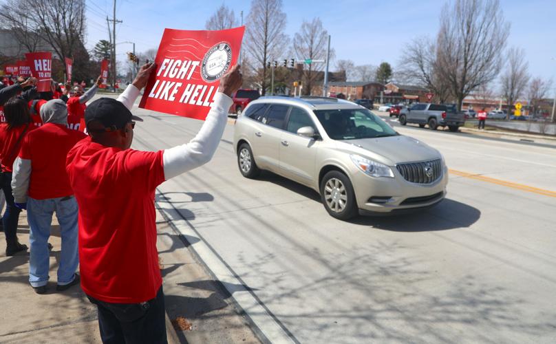 Postal workers rally in Newark against potential privatization of mail ...