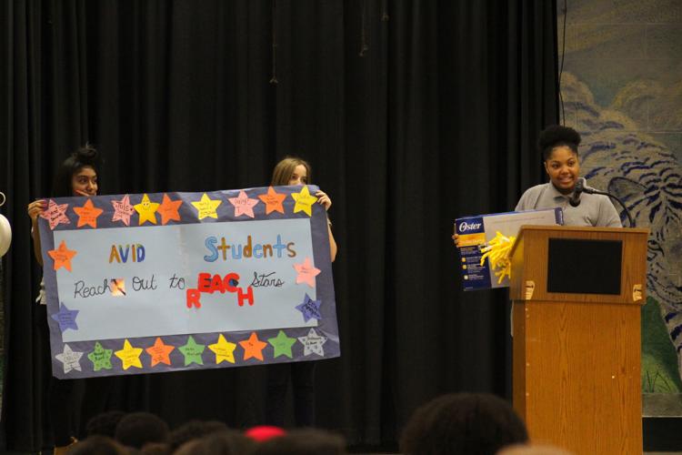 Shue-Medill students donate appliance to REACH students | News ...