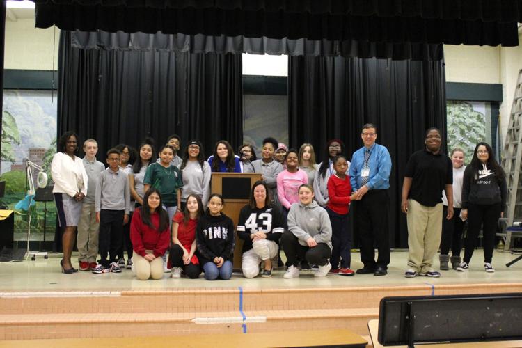 Shue-Medill students donate appliance to REACH students | News ...