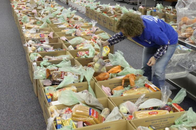 Newark Area Welfare Committee helps hundreds with holiday food drive ...