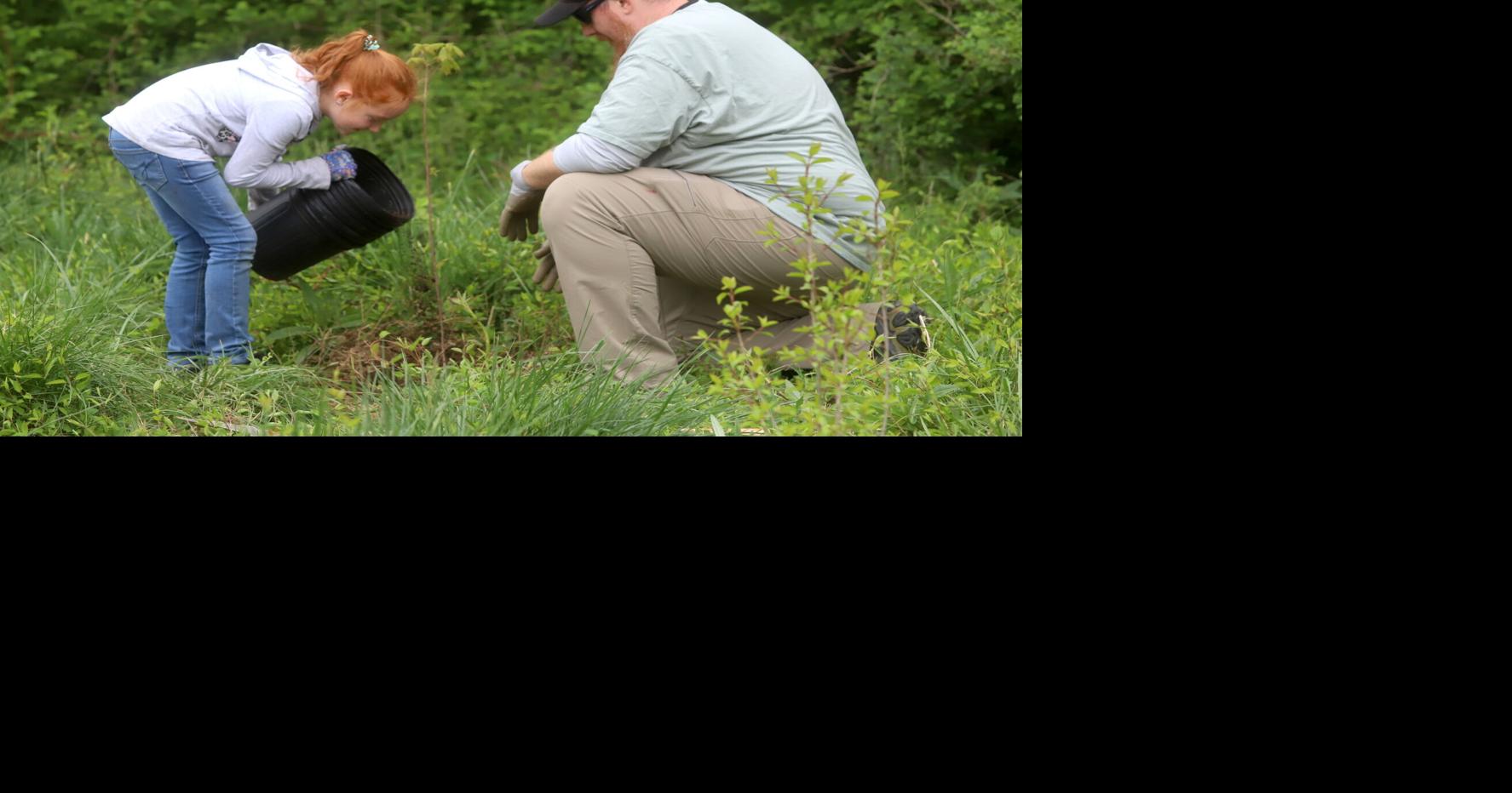Volunteers plant hundreds of trees in Newark parks for Earth Day | News ...