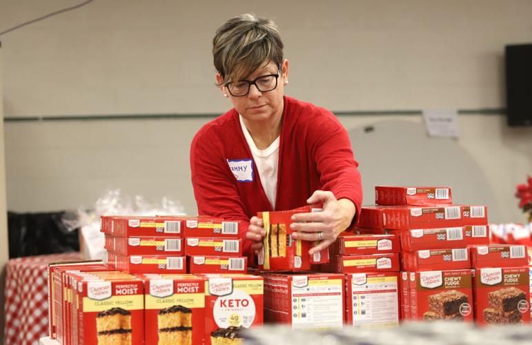 600 families benefit from Newark Area Welfare Committee's holiday food ...