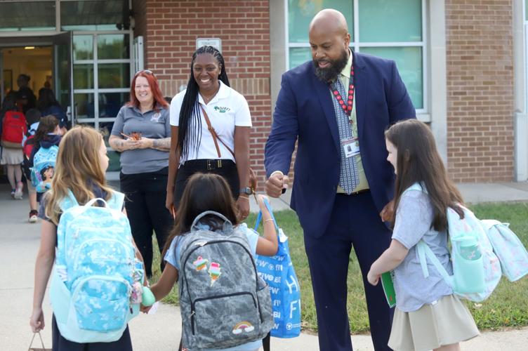 First day of school brings 'new beginnings' for Christina students | News | newarkpostonline.com