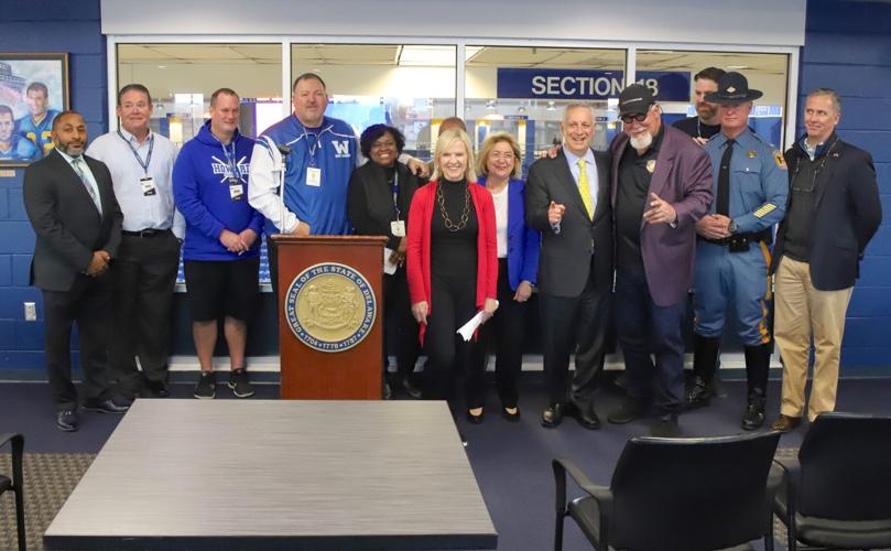 NFL Hall of Famer Randy White visits Newark to announce initiative to ...