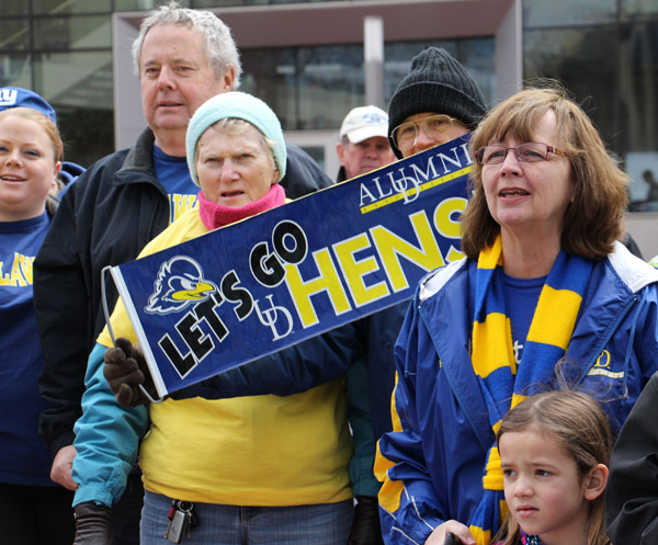 Delaware fans cheer as Hens head for Connecticut | Sports ...