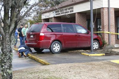 Motorist strikes Vanceboro post office | Local News | newbernsj.com