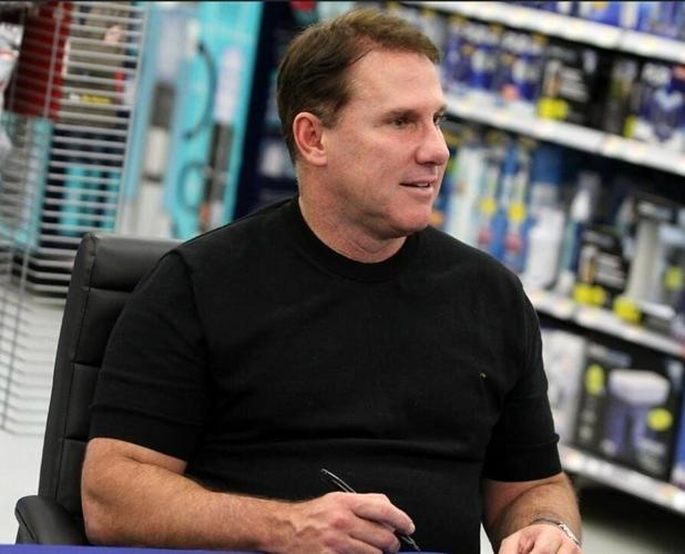 Bookstore to host Nicholas Sparks book signing event in New Bern ...