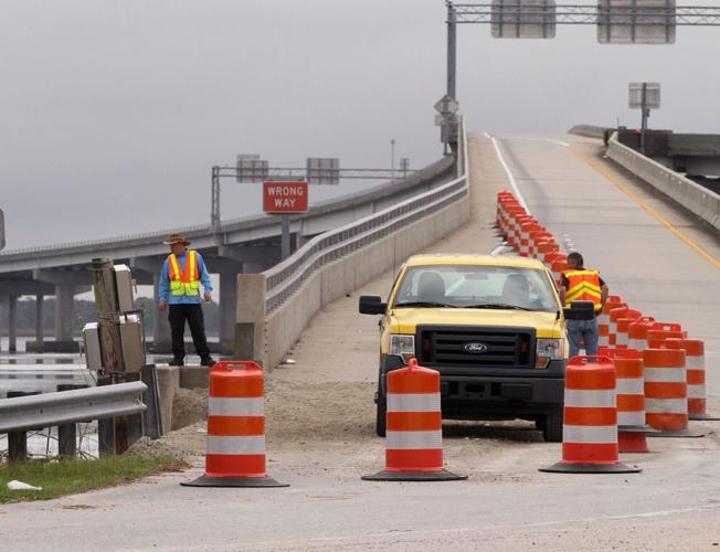 PHOTOS: Crews work on New Bern bridges post-storm | Local News ...