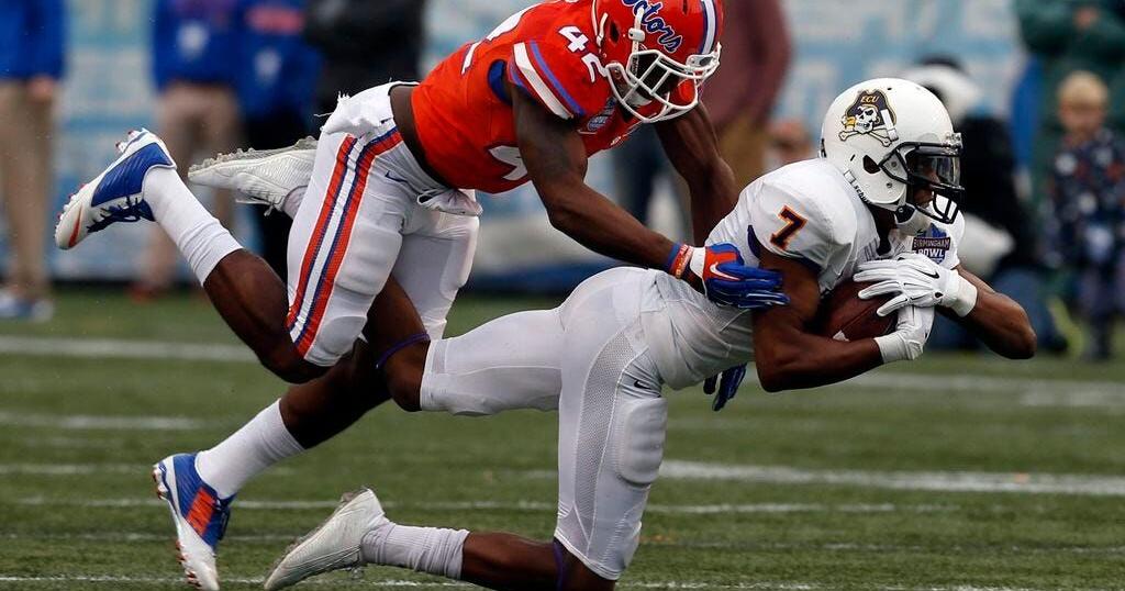 Football: Pirates look to take bite out of Gators | Sports | newbernsj.com