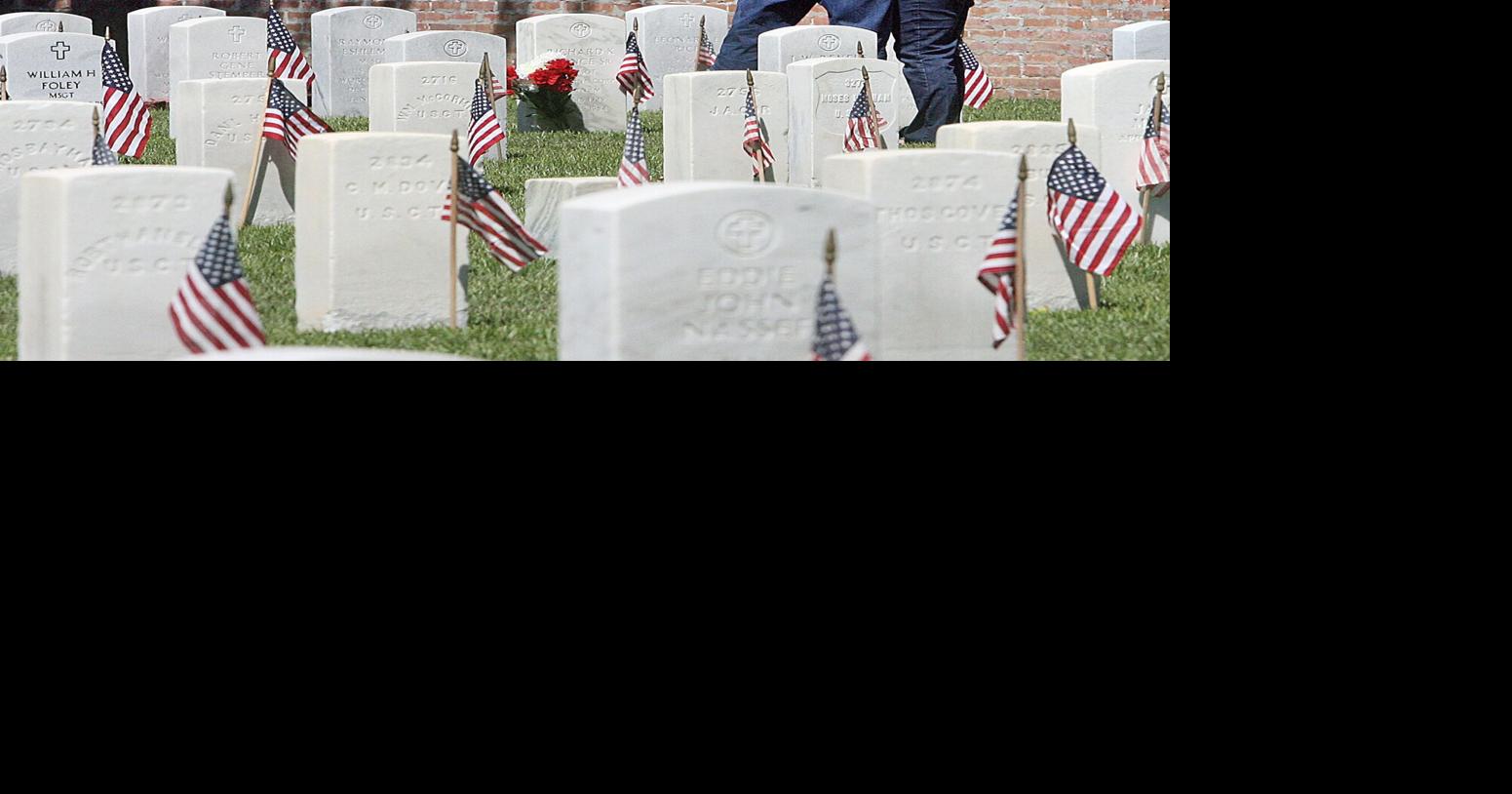 Hundreds honor Memorial Day at New Bern National Cemetery | Local News | newbernsj.com