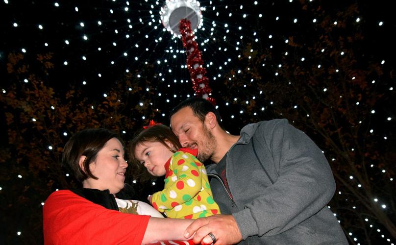 PHOTOS: Light Up The Season | Local News | newbernsj.com