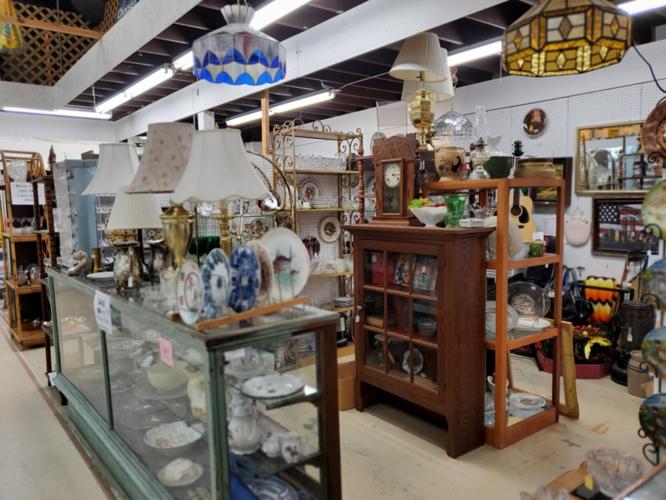 Going out of business: Antique mall holding its final sale | Local News ...