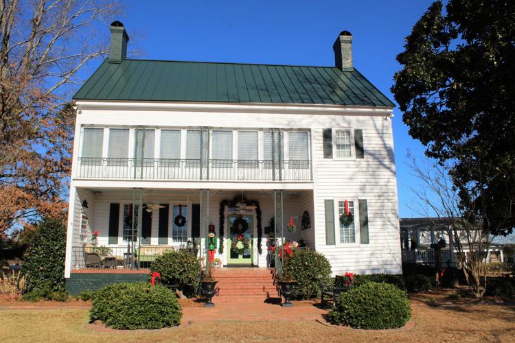 Jones County farmhouse turned Christmas wonderland | Local News ...