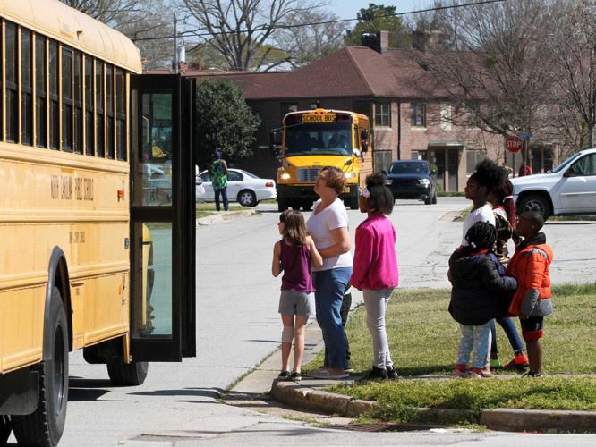 PHOTOS: Free Meals on Big School Wheels | Local News | newbernsj.com