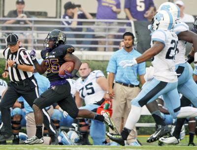 Football: Running the seas | Sports | newbernsj.com