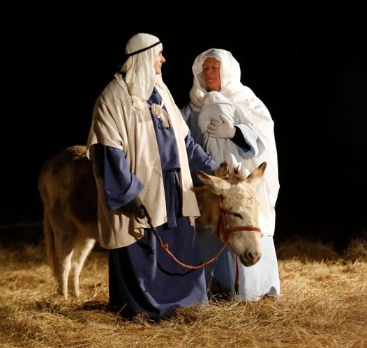 Annual live nativity drive thru | Local News | newbernsj.com