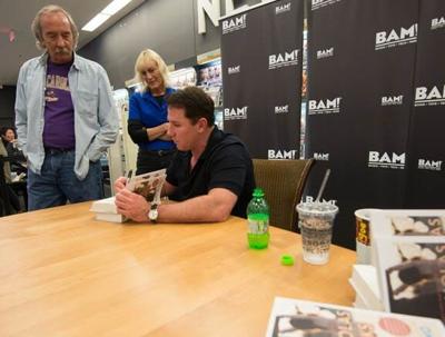 Nicholas Sparks autographs books in New Bern | Local News | newbernsj.com