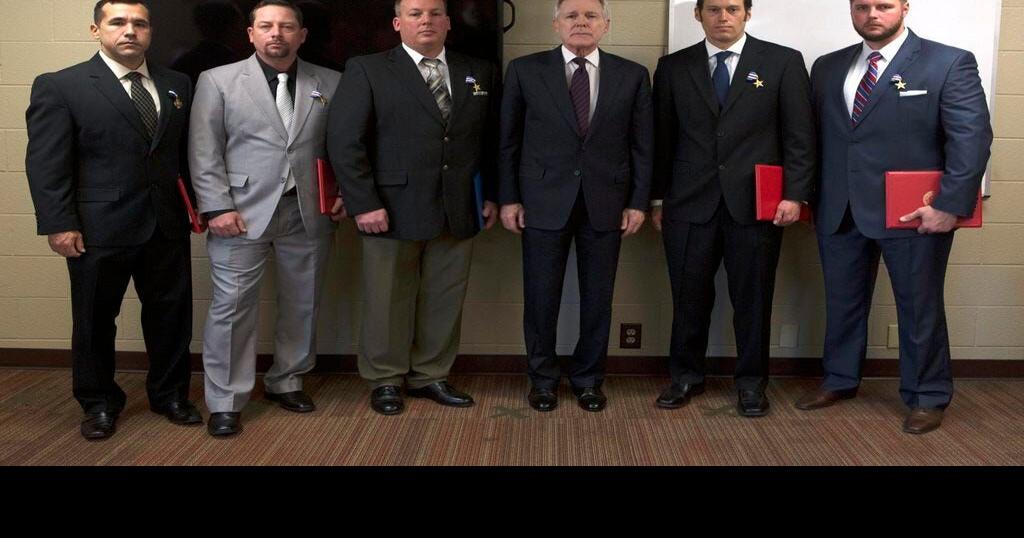 Mabus delivers medals at Cherry Point | Local News | newbernsj.com