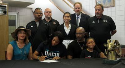 Havelock's Nyesha Patillo signs | Local News | newbernsj.com