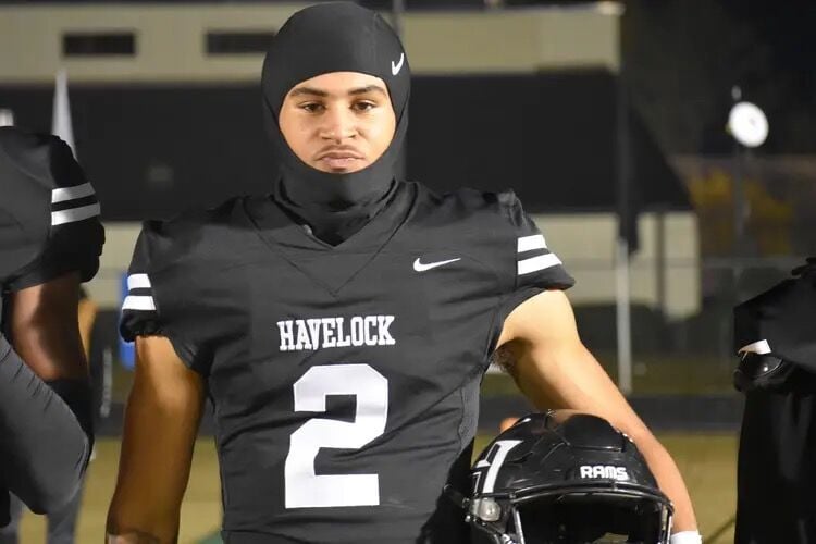 Havelock's Jaylen Hewitt, Jalen Morgan to play football in college ...