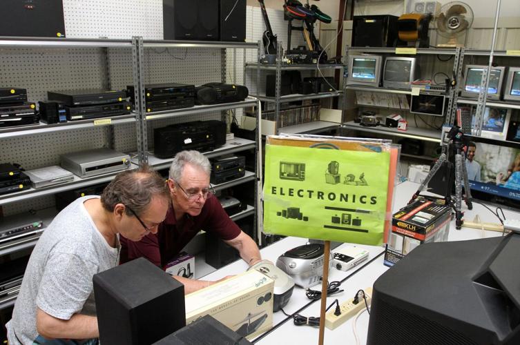 PHOTOS: Knights of Columbus Yard Sale | Local News | newbernsj.com