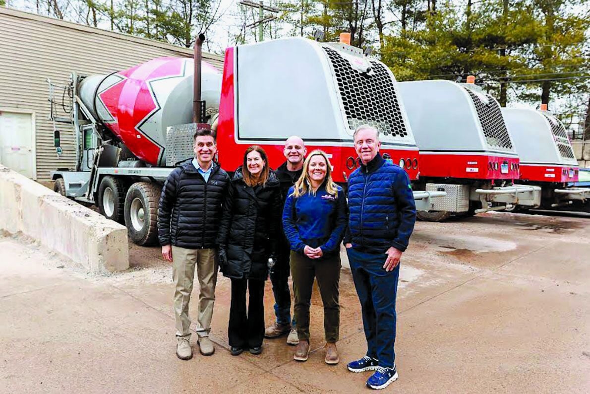 Poulos, Lamont, Bysiewicz, tour Southington business | News ...