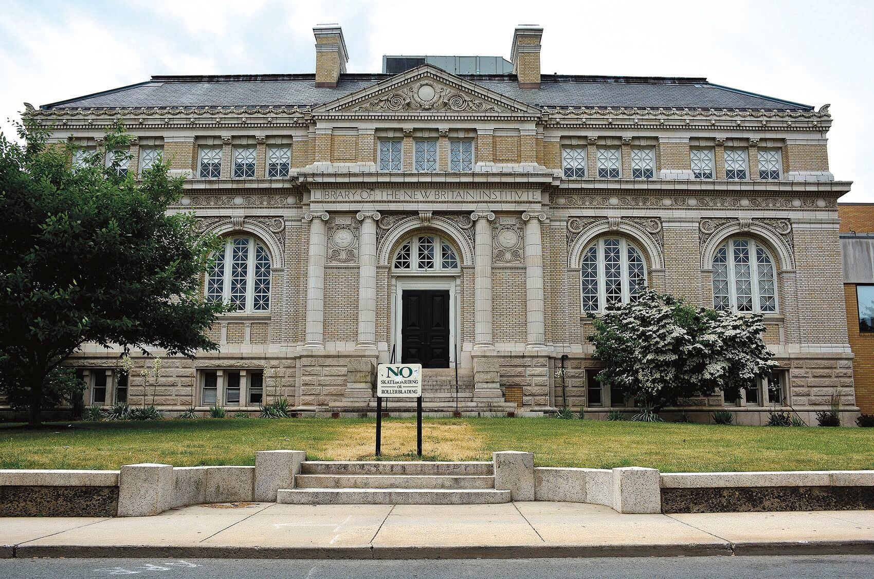 Spring Book Sale set at New Britain Library | News | newbritainherald.com