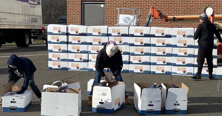 Basket Brigade gives away 175 baskets of Thanksgiving food | News ...