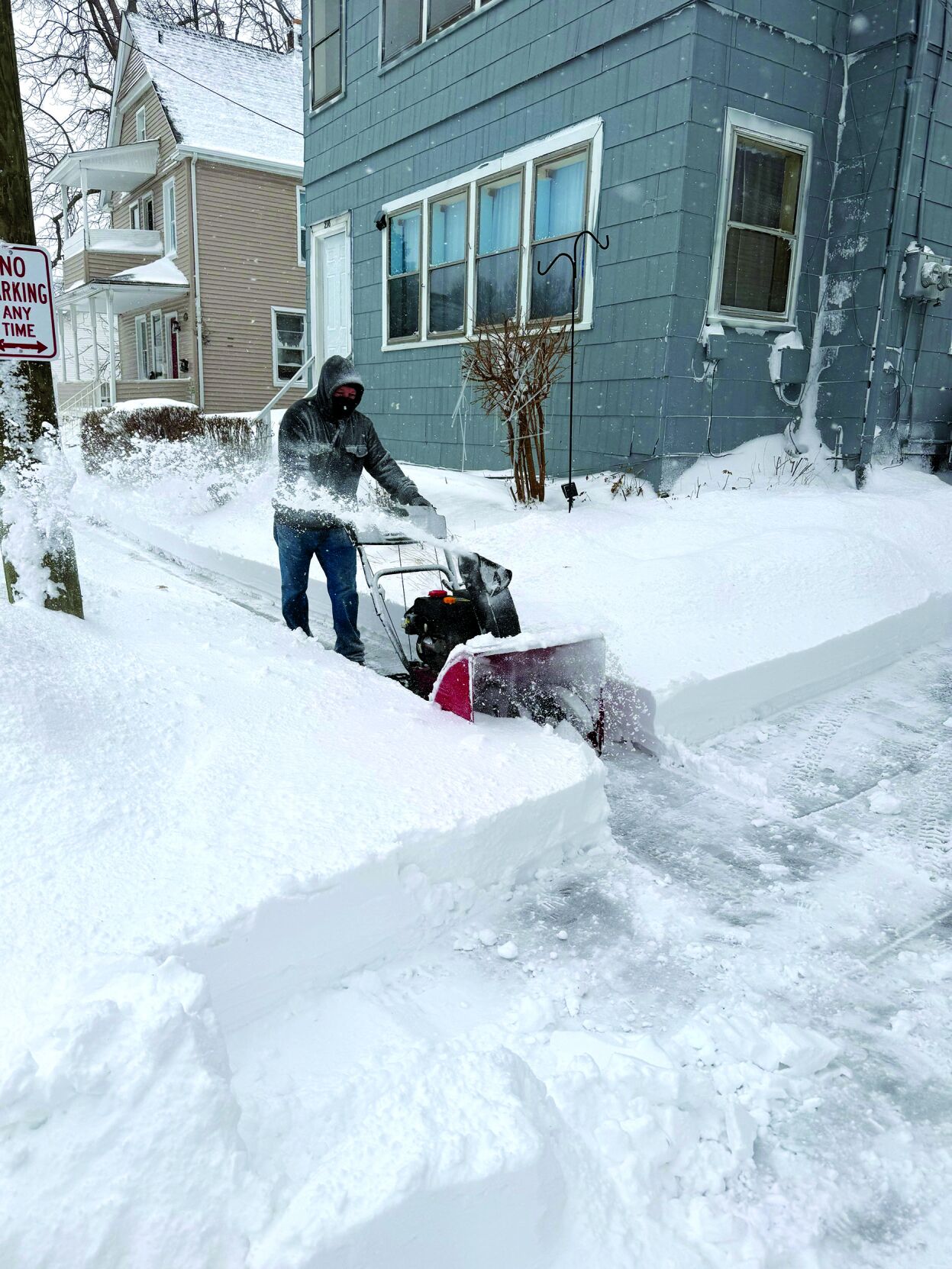 Snowmageddon Part 2: Area hit by blizzard; outages in Berlin | News ...