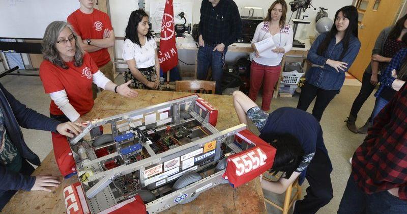 High schools' robotics team advances in FIRST competition | Local News ...