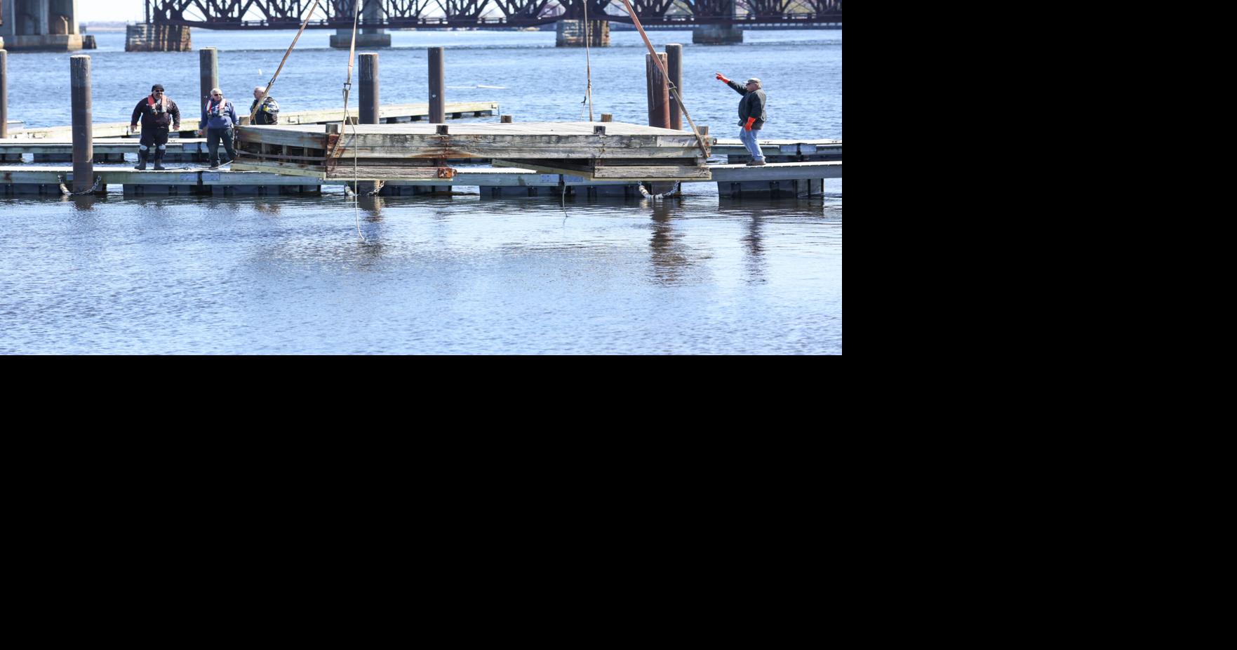 Dock installation marks return of boating season | | newburyportnews.com