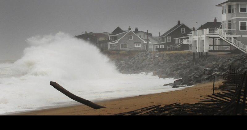 WIND, WAVES SLAP COAST | Local News | newburyportnews.com