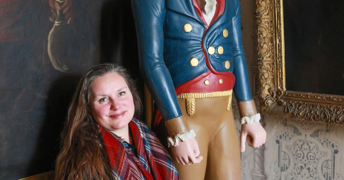 'An icon of the museum': Dexter's Pitt statue to stay in Newburyport ...