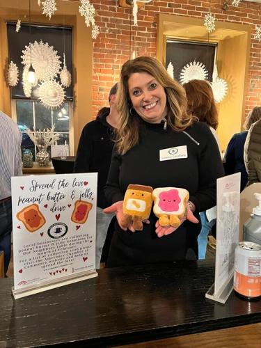 Amesbury Chamber spreading the love | Local News | newburyportnews.com