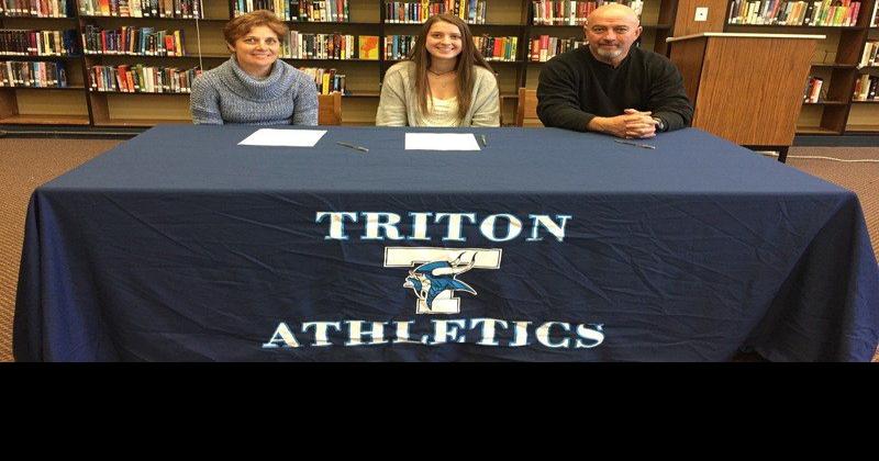 Triton soccer star Meredith Kennedy commits to Division 2 Coker College ...