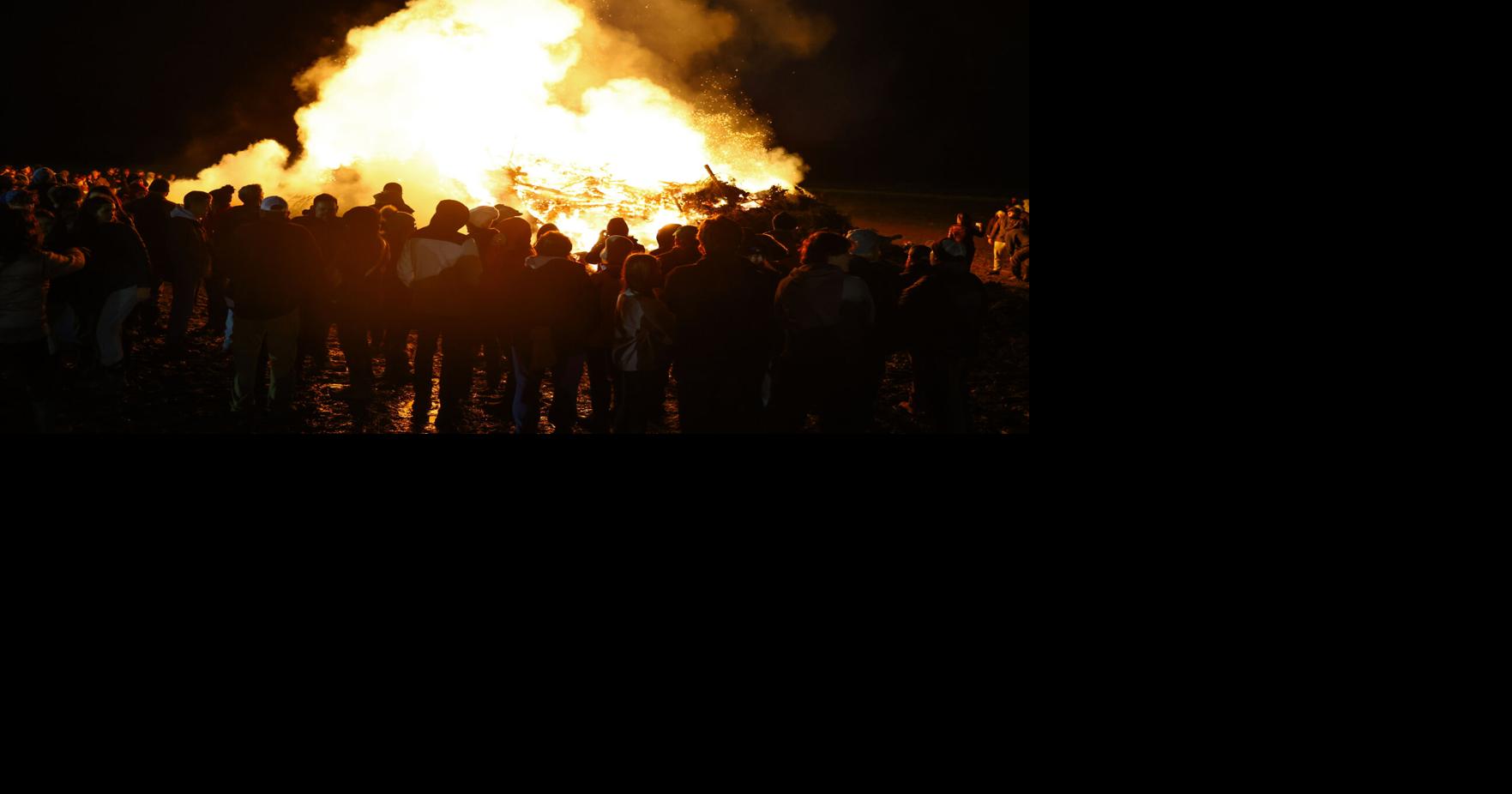 Newbury's annual tree bonfire extinguished | Local News ...