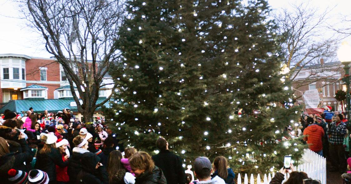SLIDESHOW: Amesbury Santa Parade and tree lighting. | Featured ...