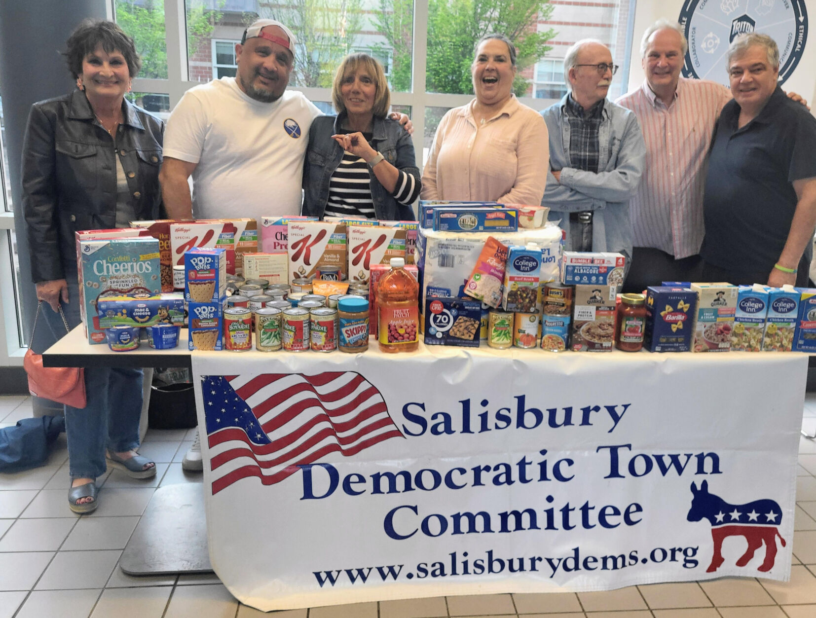 Salisbury Democrats collect food at Town Meeting | Photos ...