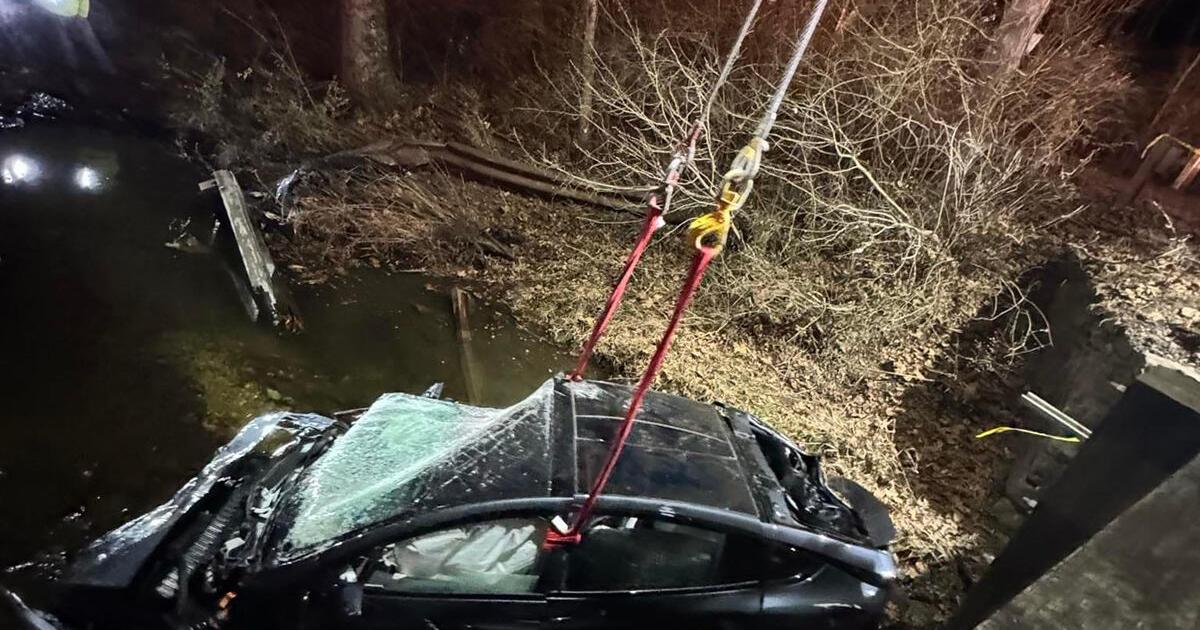 2 teens slightly hurt when car runs off road, lands in river in Peapack ...