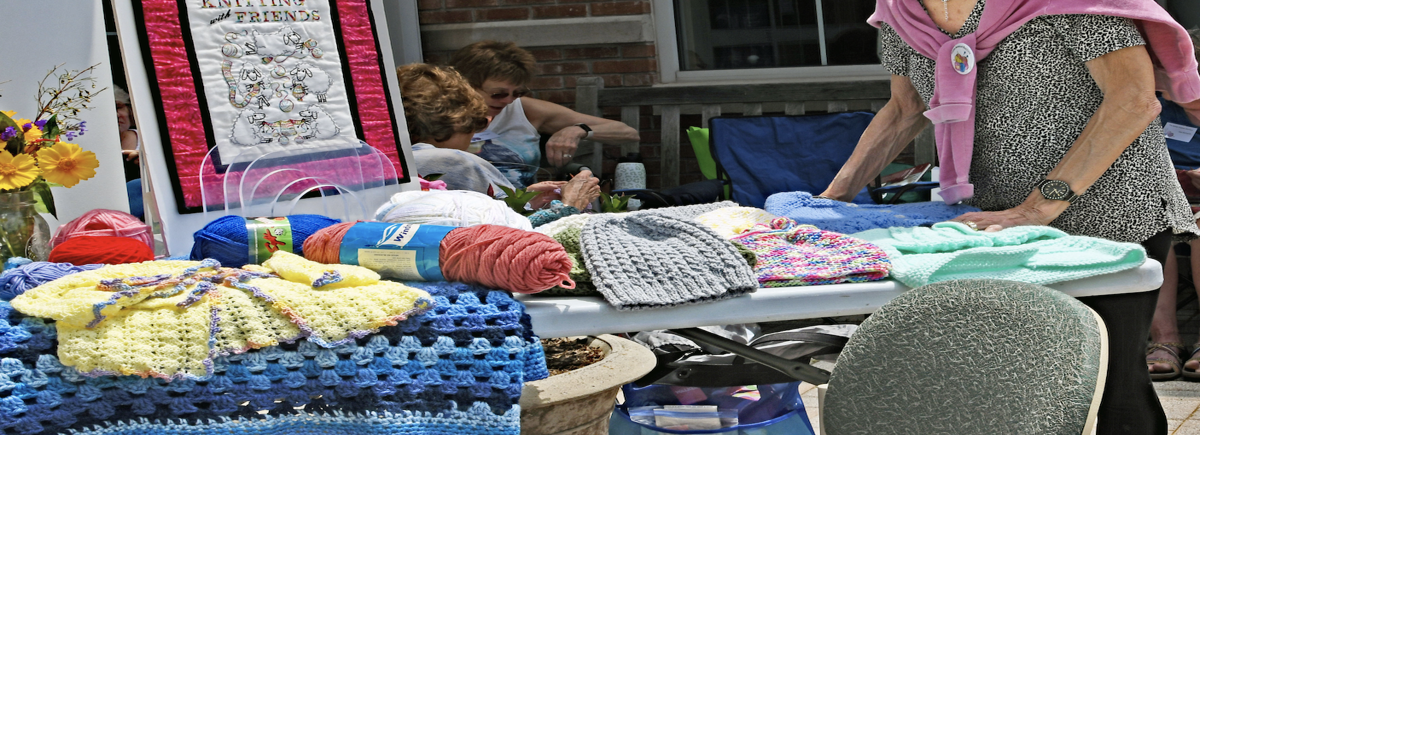 Gates Ave. Knitters mark Knitting in Public Day | News | newjerseyhills.com