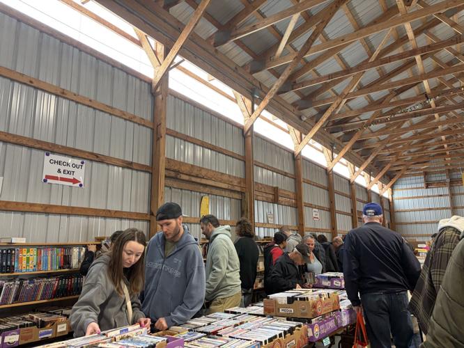 Thousands flock to Hunterdon Library book sale | News | newjerseyhills.com