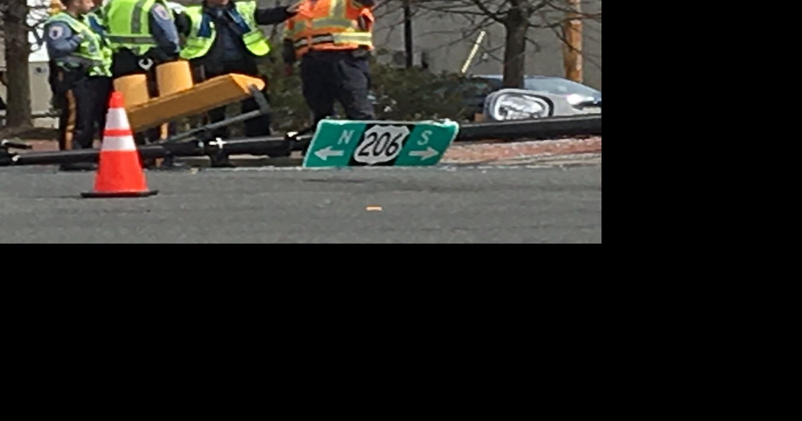 (VIDEO) Chester accident takes down traffic signal, injuries | News ...