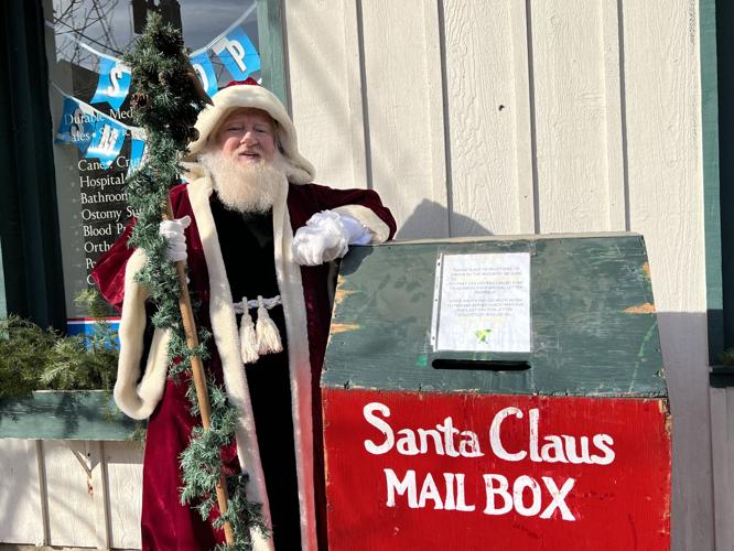 Clinton's long-time Father Christmas Ronald G. Lomerson has died | News ...