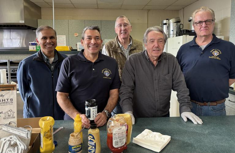 Crafters sell Christmas gifts at Holy Family Parish in Florham Park ...