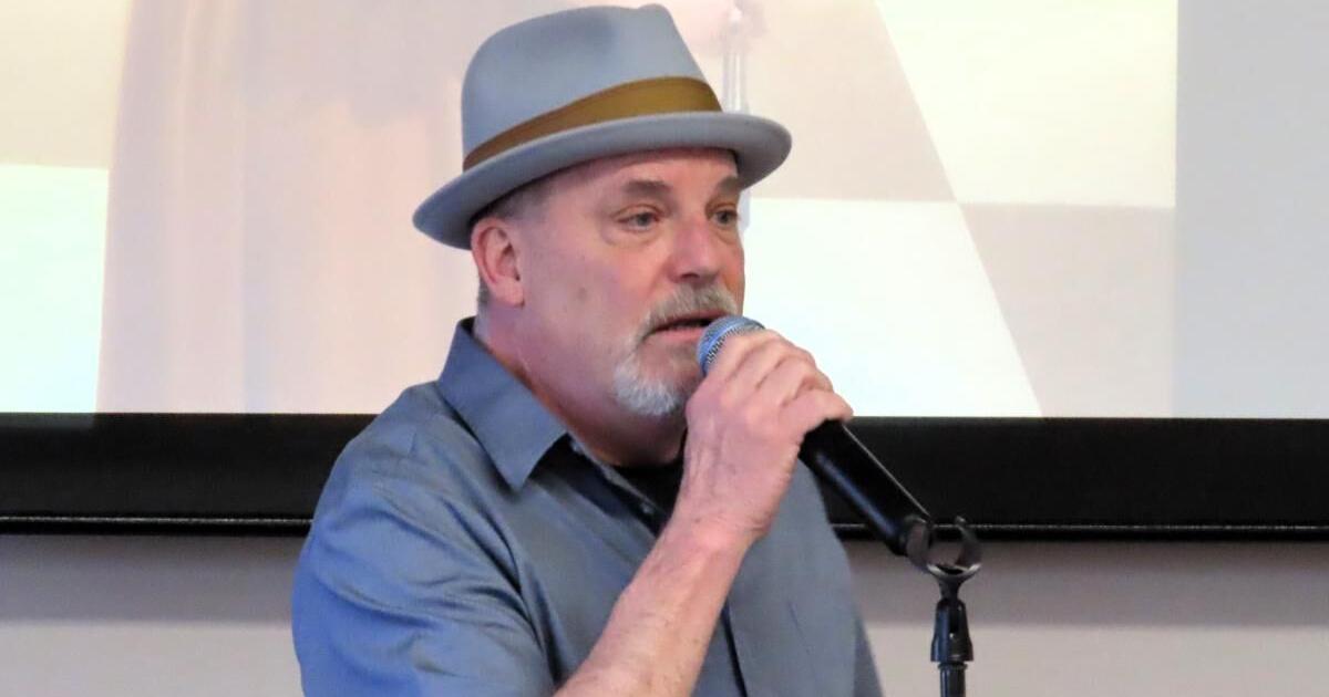 Roseland seniors swoon for Valentine's Day singer | News ...