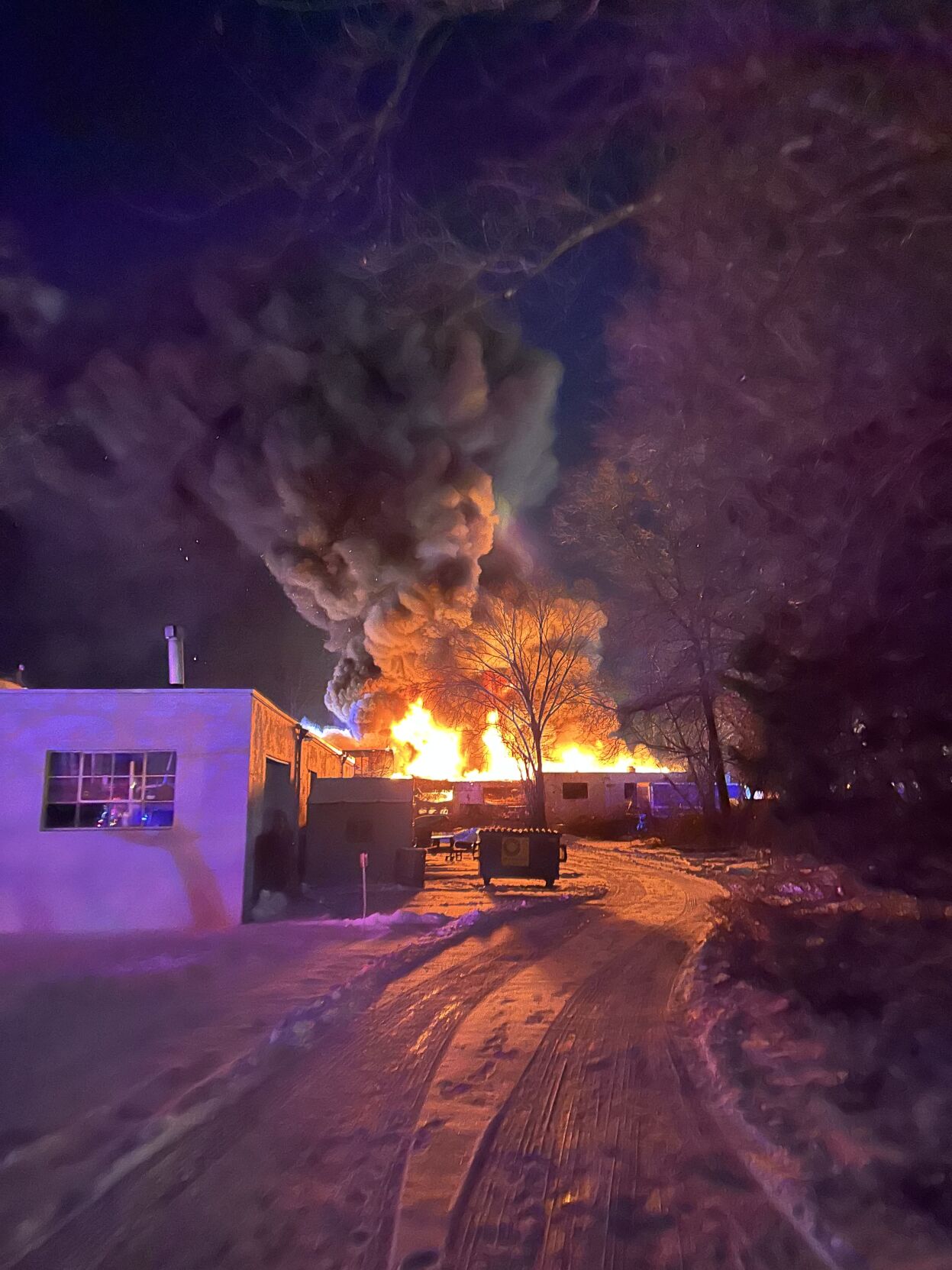 (VIDEO) Commercial building on Ray Place in Fairfield catches fire ...