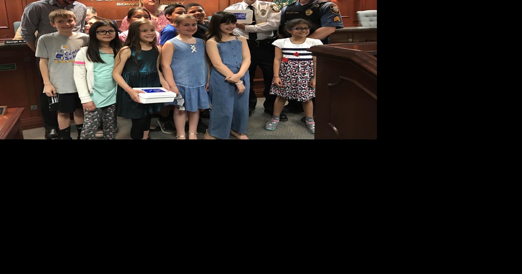 Central School students donate first aid kits to Warren police, town ...