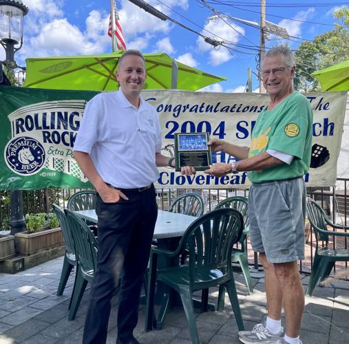 Cloverleaf Tavern men's softball team marks 20 years since first league ...