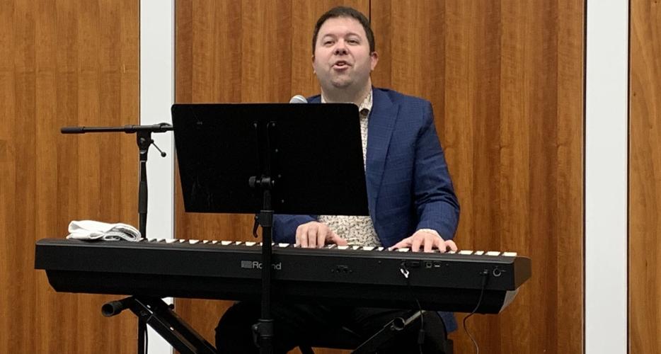 Jay Daniels performs at Long Hill Library | News | newjerseyhills.com