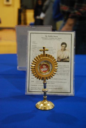 Hundreds flock to Stirling church to venerate relics | News ...